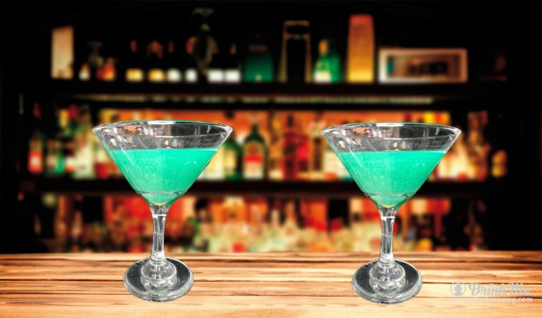 The Top 13 Creepy Cocktails To Haunt Your Senses This Halloween | Drink ...